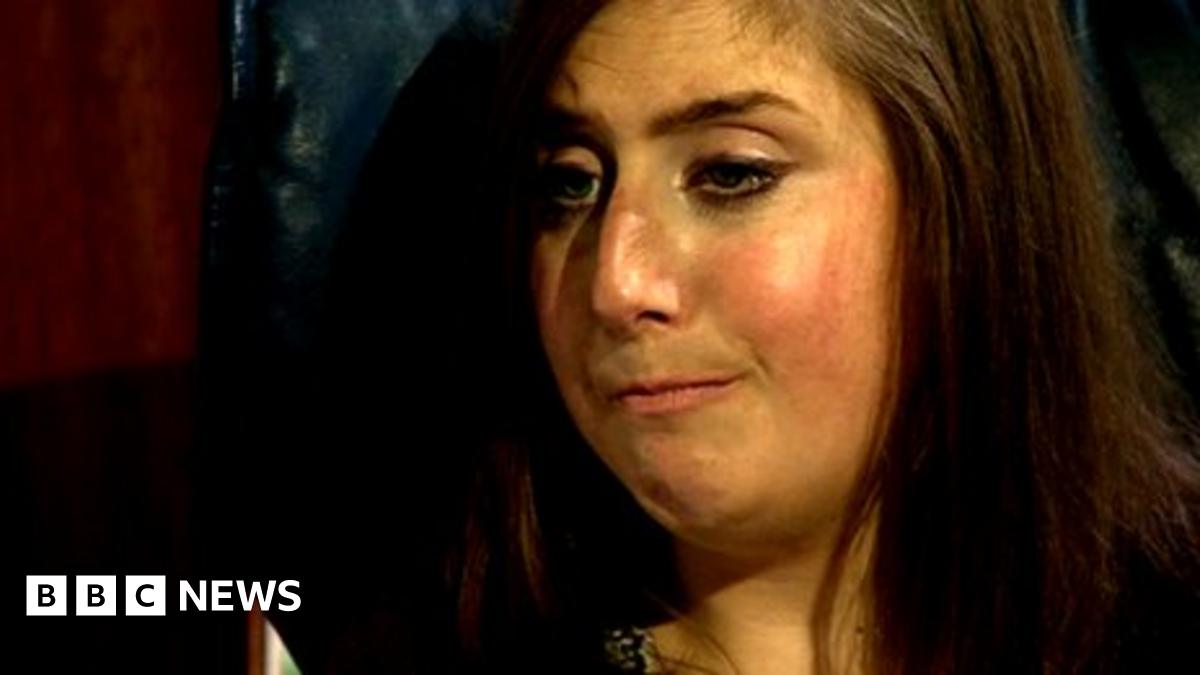 Alexandra Singer: Debut novel from brink of death - BBC News