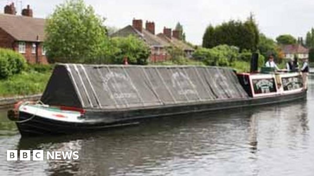 Staffordshire chooses steam narrowboat for Jubilee Pageant - BBC News