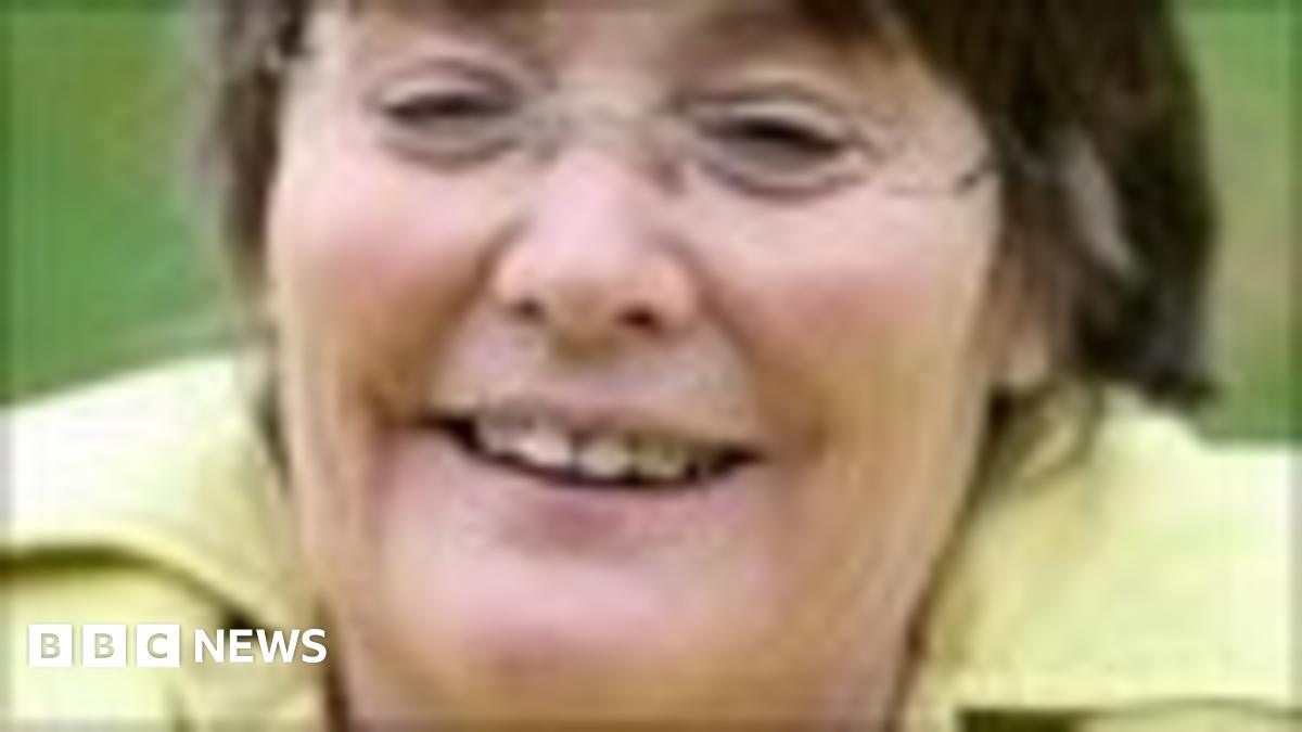 Labour MP Anne Begg injured in wheelchair fall - BBC News
