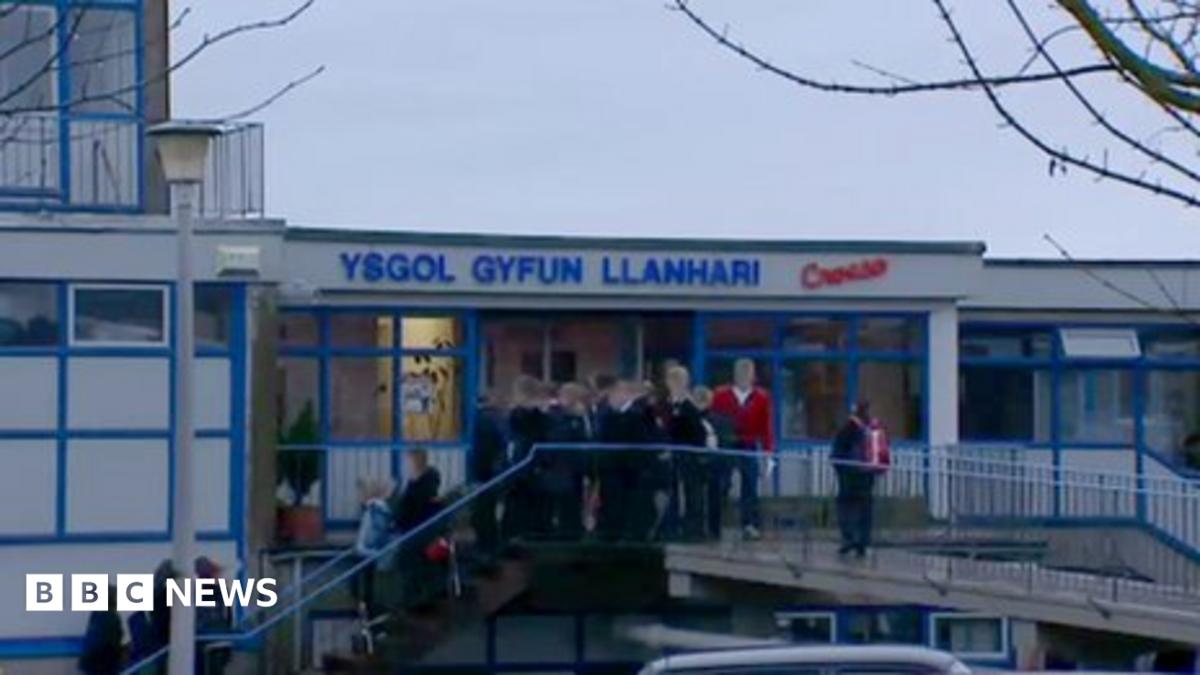 Ysgol Gyfun Llanhari metal theft forces pupils home - BBC News