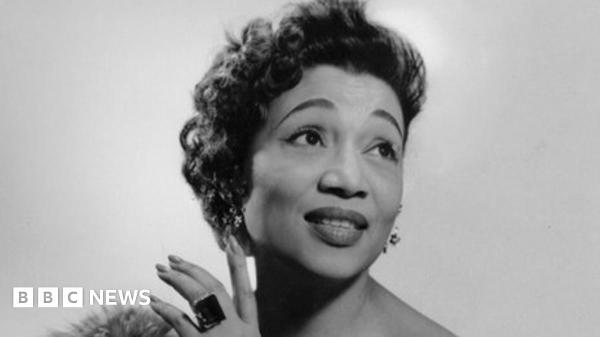 Plaque honour for 'first black star' Elisabeth Welch - BBC News