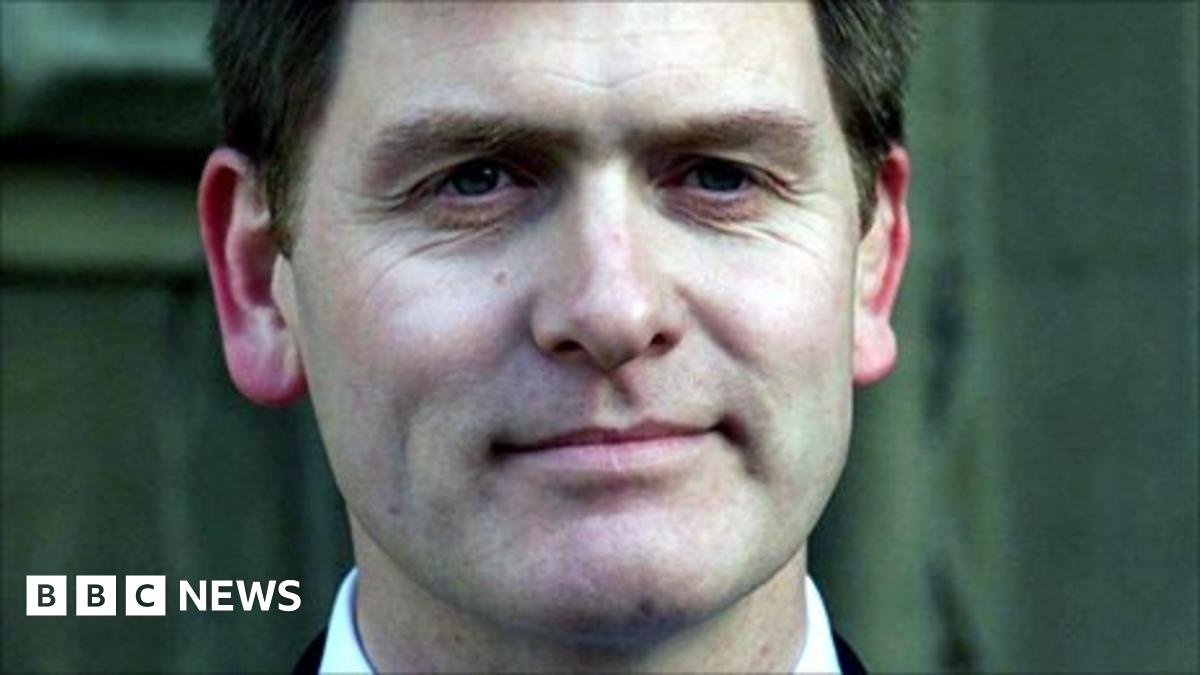 Labour suspends MP Eric Joyce after Commons 'assault' - BBC News