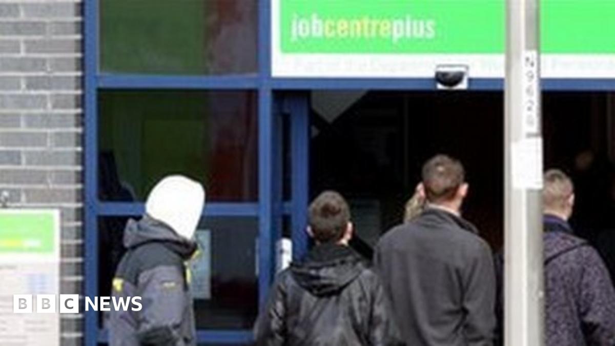 Wolverhampton MP behind youth work experience bid - BBC News