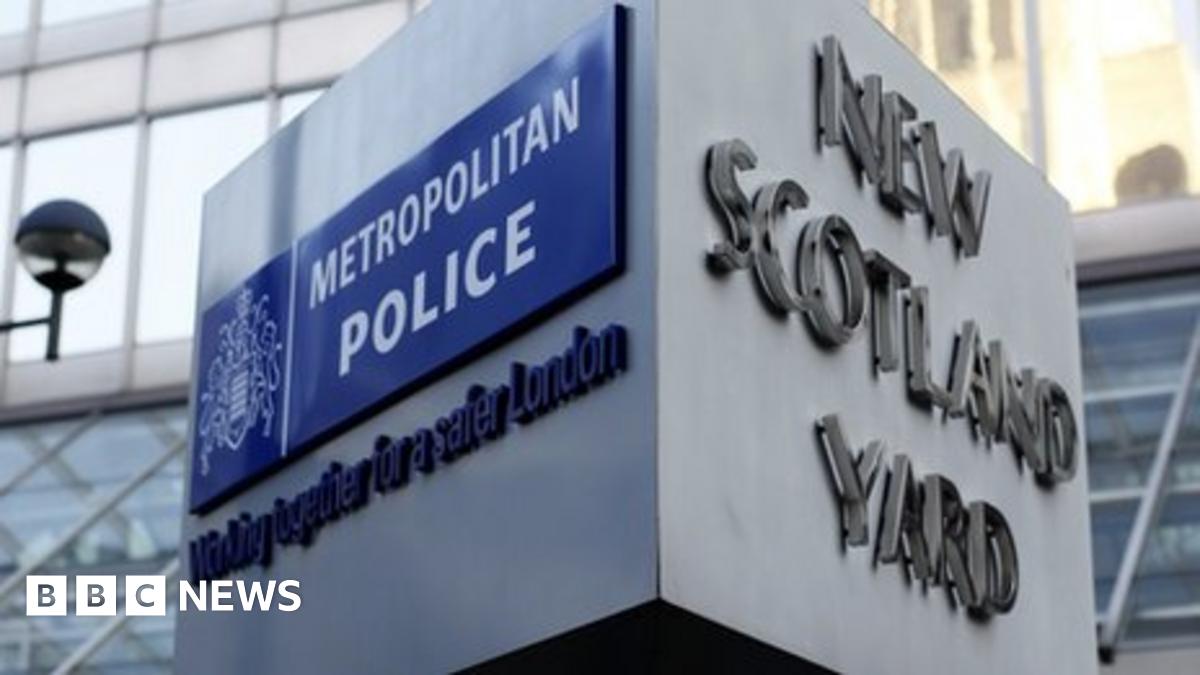 IPCC investigates police leak to journalists - BBC News