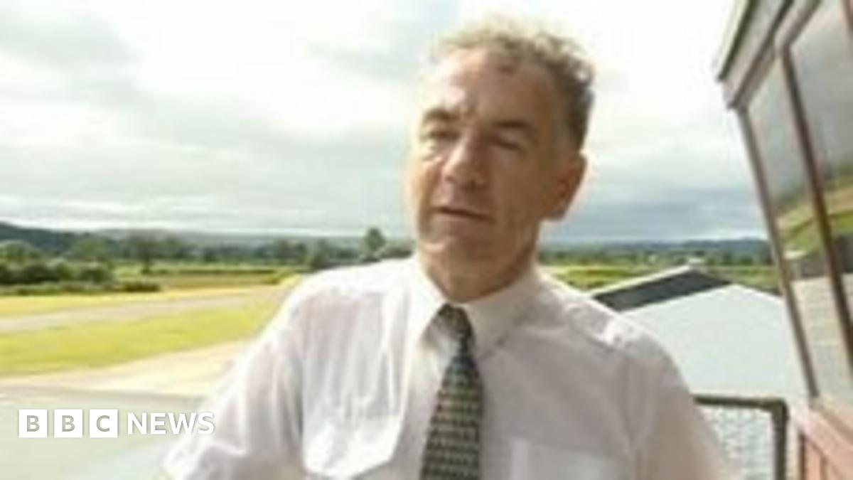 Bob Jones: Welshpool Air Show renamed in his memory - BBC News