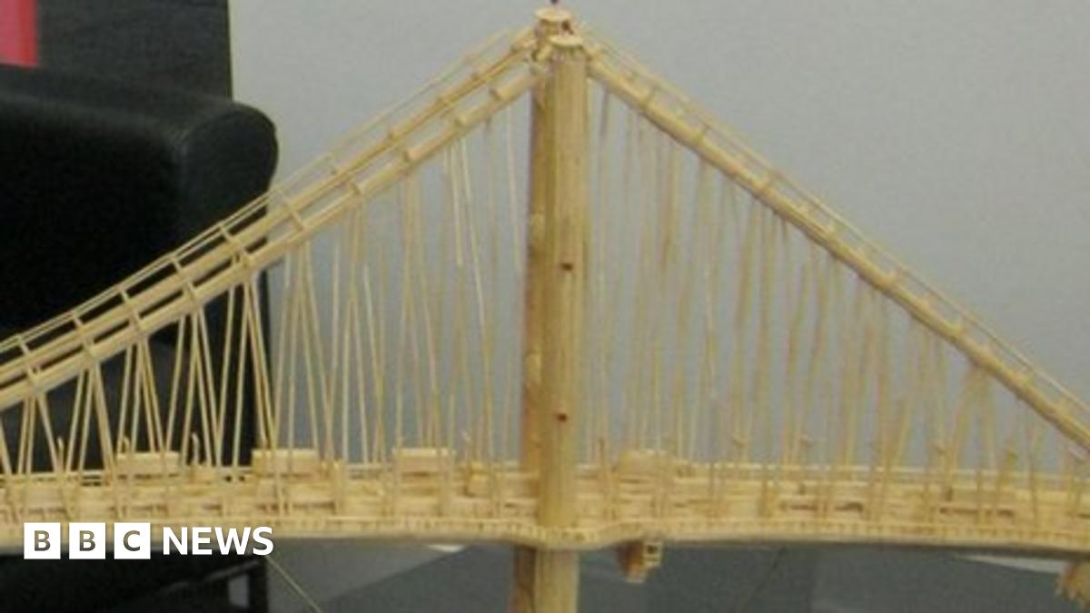 Goole man models Humber Bridge from 125,000 matchsticks - BBC News