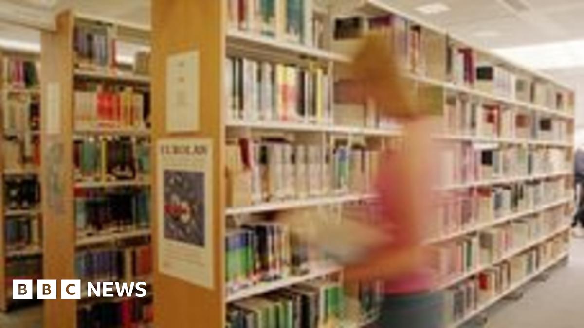Warwick Library reopens after move to save money - BBC News