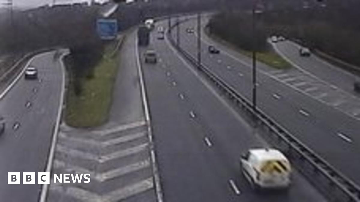Man dies after M4 Briton Ferry Bridge fall - BBC News