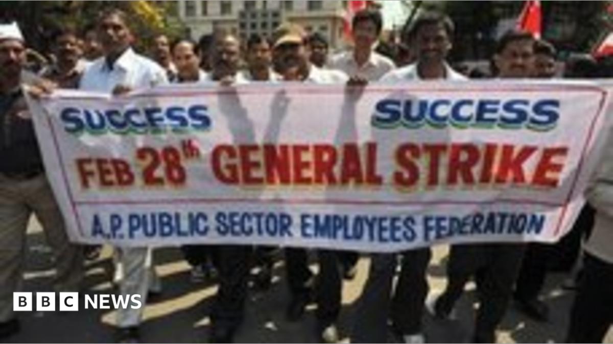 Mixed response to India workers' strike - BBC News