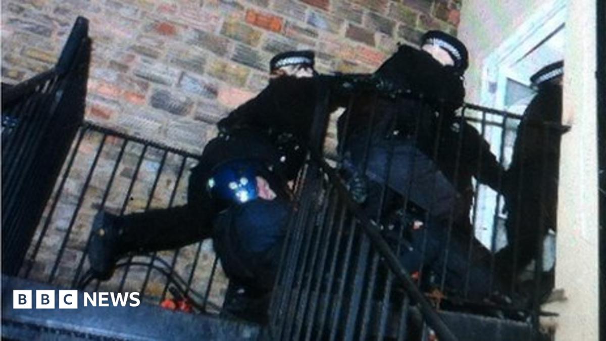 Kent Police make more arrests in Medway drugs crackdown - BBC News