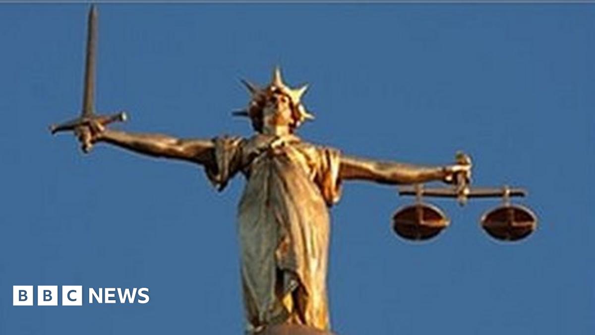 Bedford knifeman Barry Bell jailed for stabbing colleague - BBC News