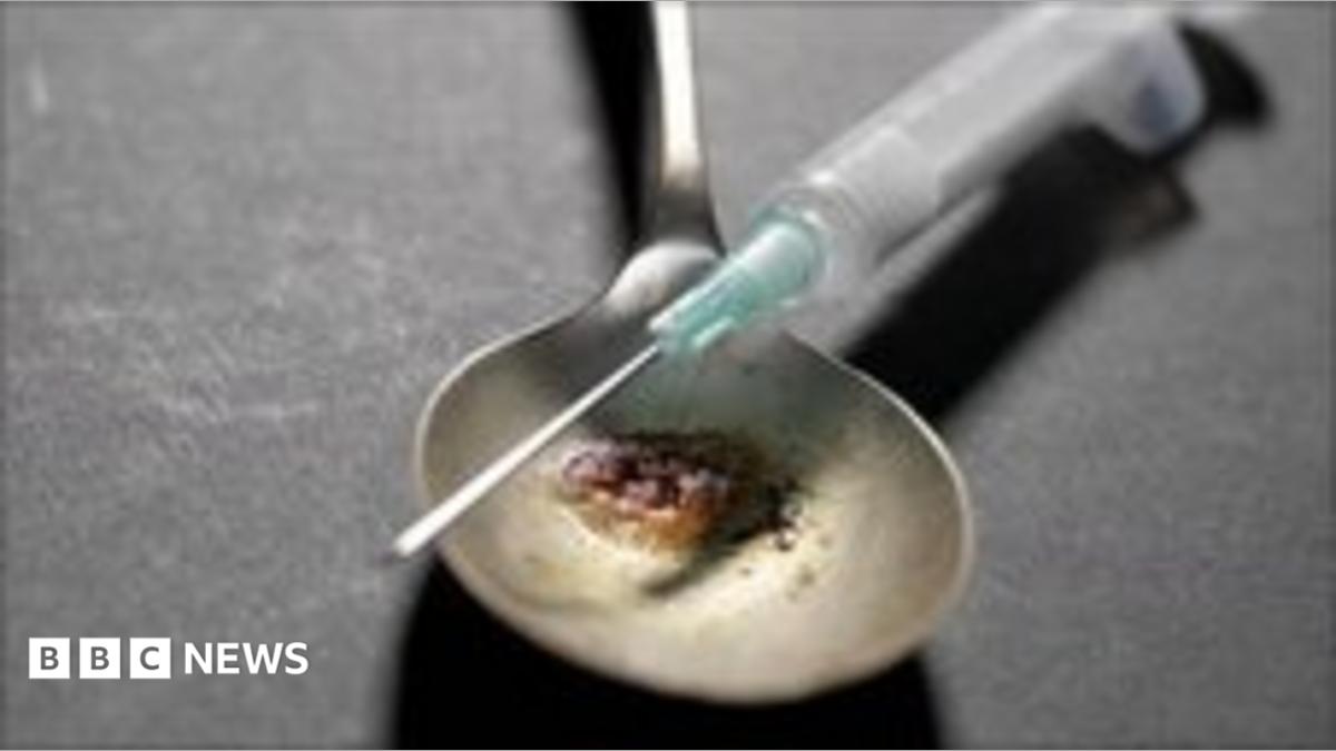 Borders heroin users issued with overdose reversal kits - BBC News