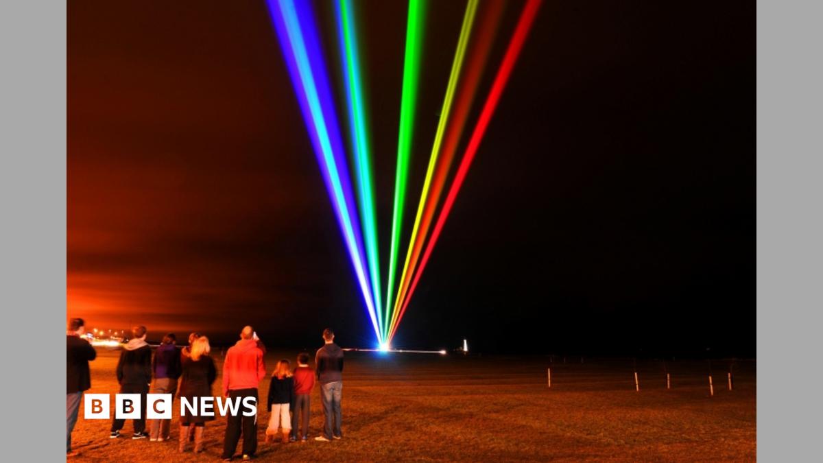 London 2012 heralded by Whitley Bay laser light show - BBC News