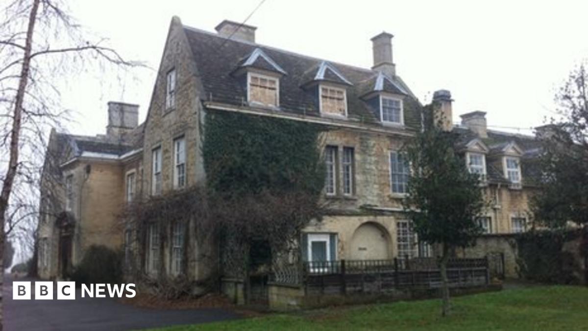 Barton Hall in Northamptonshire is to become a hotel - BBC News