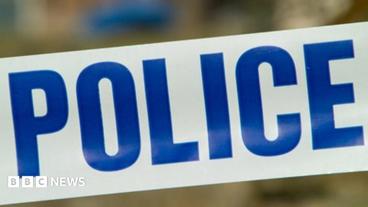 Andrew Parsons charged with wife Janee's murder - BBC News