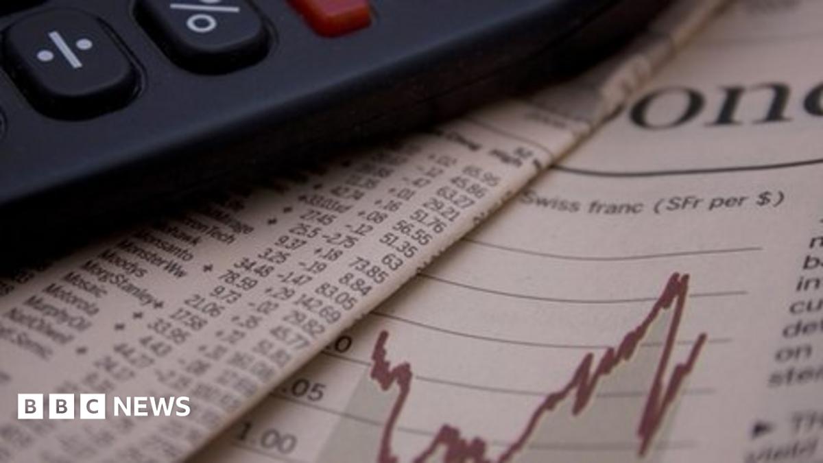 Interest rates at record low for three years - BBC News