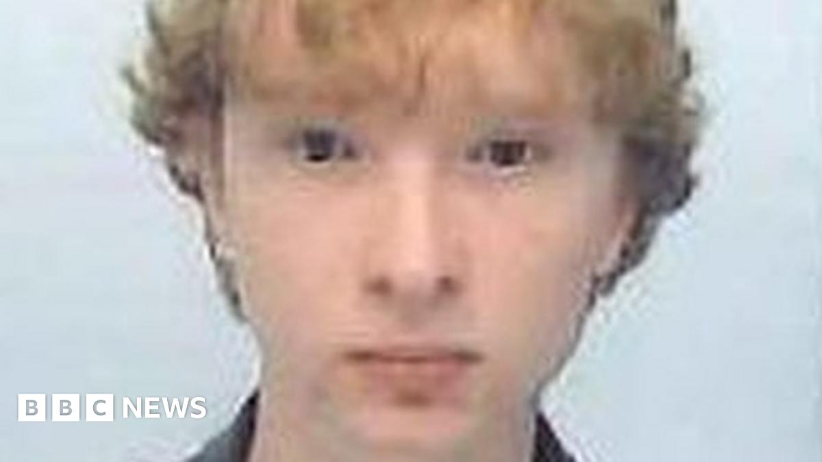 Trio remanded over Daniel Whiteley attack in Manchester - BBC News