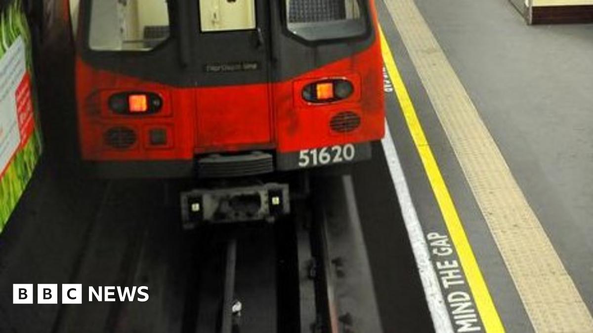 Row after boy survives London Underground fall - BBC News