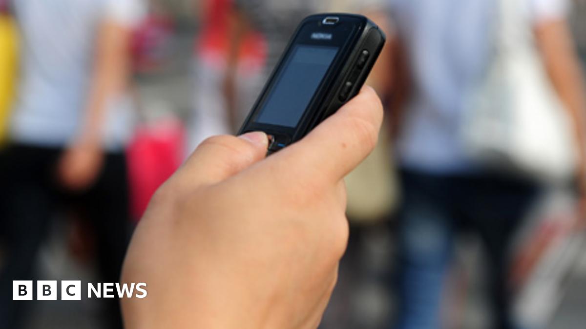 Sim cards used to send thousands of spam texts blocked - BBC News