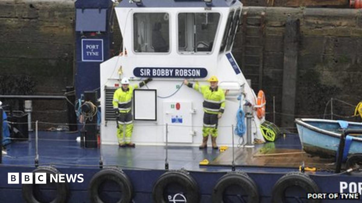 Sir Bobby Robson boat launches on River Tyne - BBC News