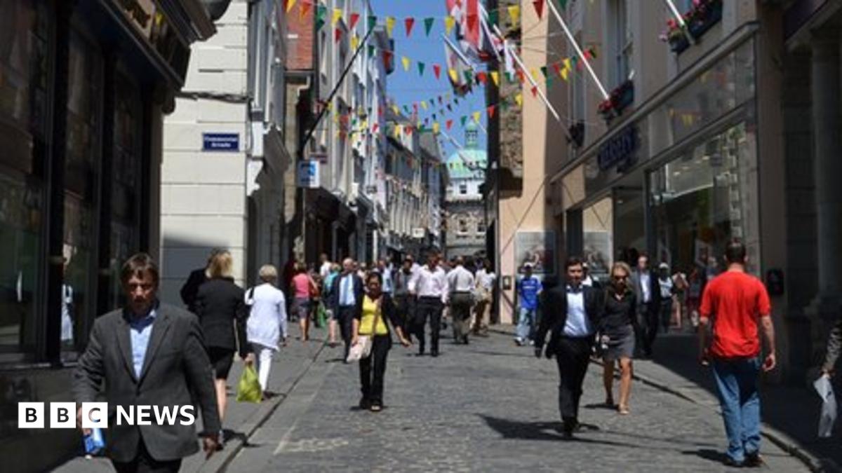 Guernsey's lack of census leaves demographics uncertainty - BBC News