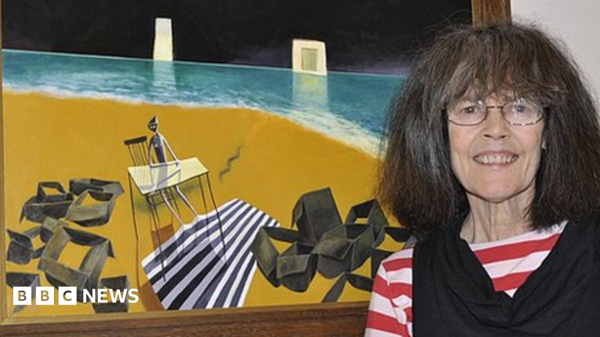 Gilly Thomas explains 'paranoid doors' in Oriel Mon exhibition - BBC News