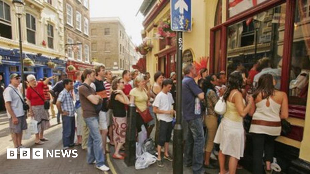 Fever Pitch and the rise of middle-class football - BBC News