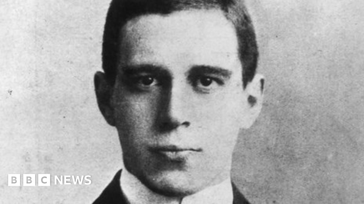 Antarctic mission: Who was Captain Lawrence Oates? - BBC News