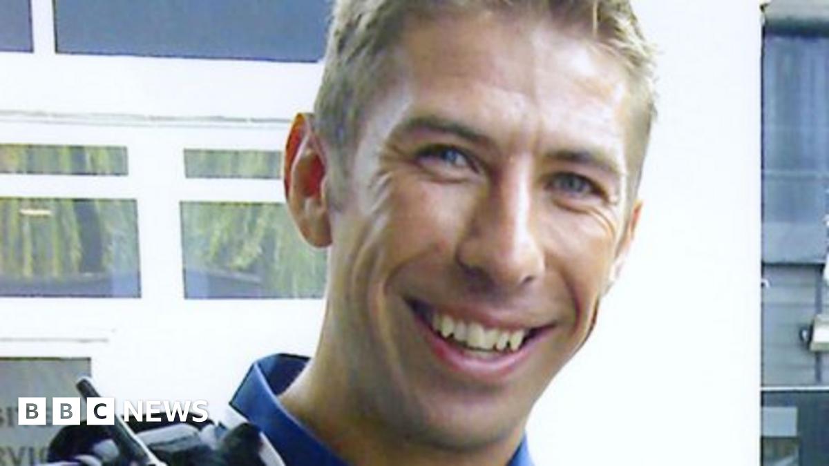 PC Ian Terry death: Greater Manchester Police admits failing - BBC News