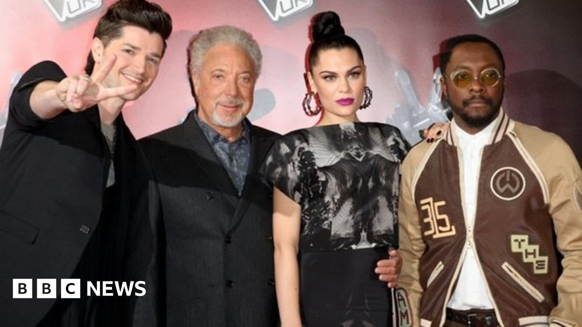 The Voice singing contest show goes back to basics - BBC News