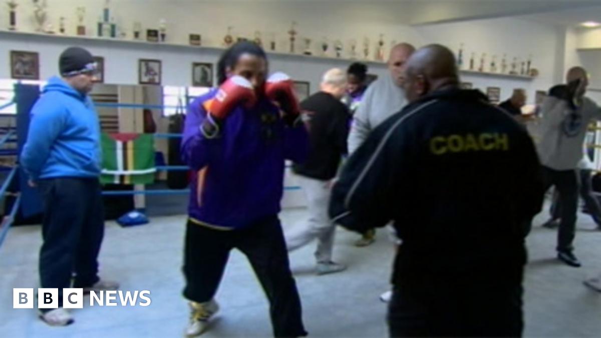 London 2012: Dominica boxing hopefuls train in Wolverhampton - BBC News