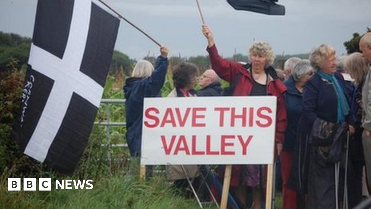 Truro Waitrose approved by Cornwall Council - BBC News