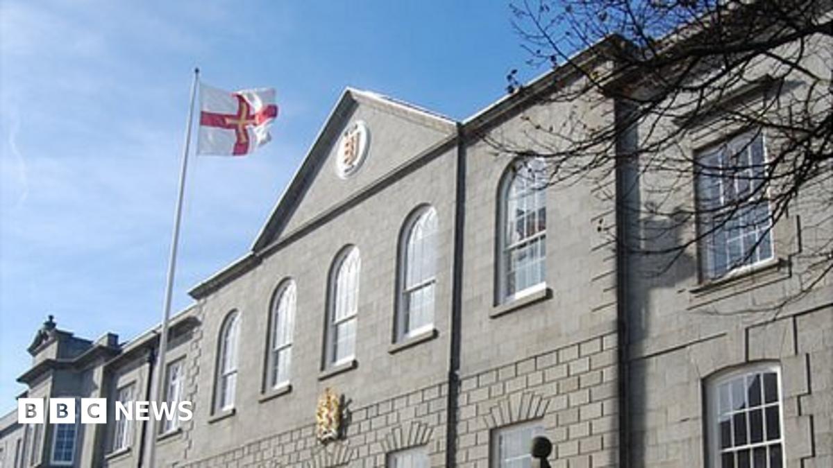 Most Guernsey States governance changes agreed - BBC News