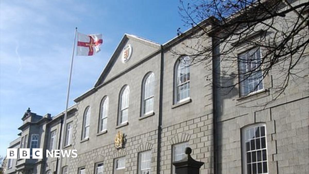 Review of Guernsey's government to go ahead - BBC News