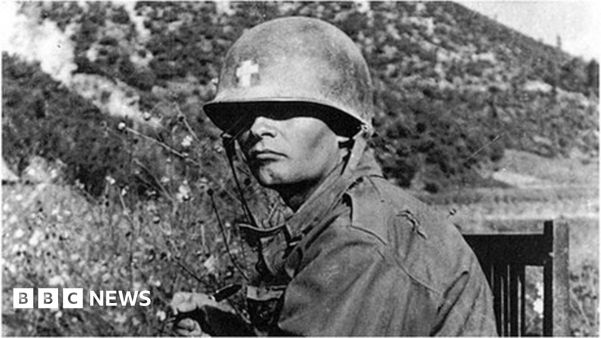 Medal of Honor for US Army chaplain Father Kapaun - BBC News