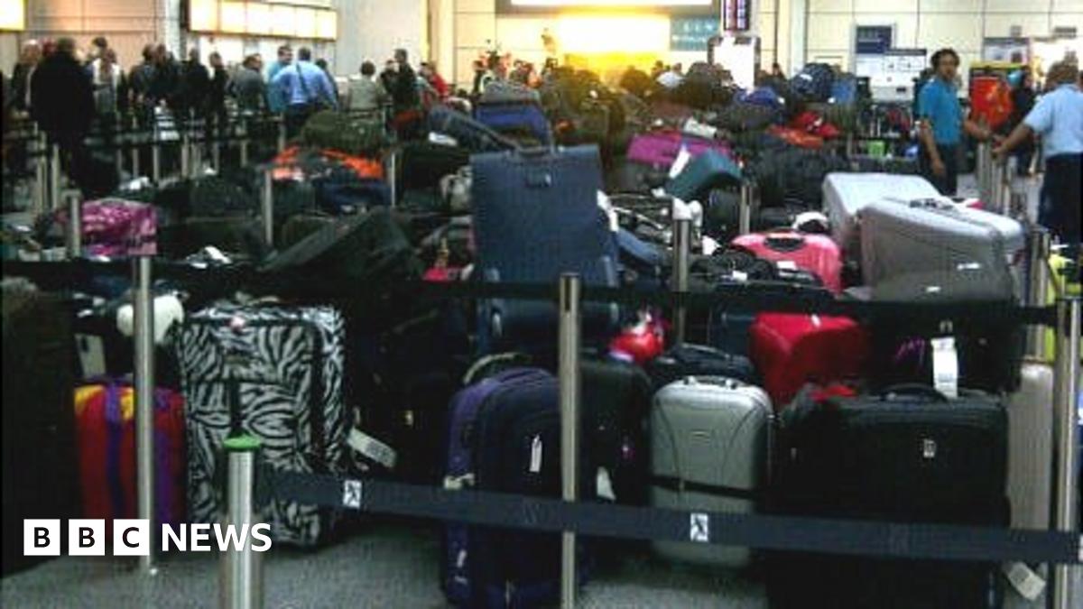 Gatwick Airport power cut leaves luggage grounded - BBC News