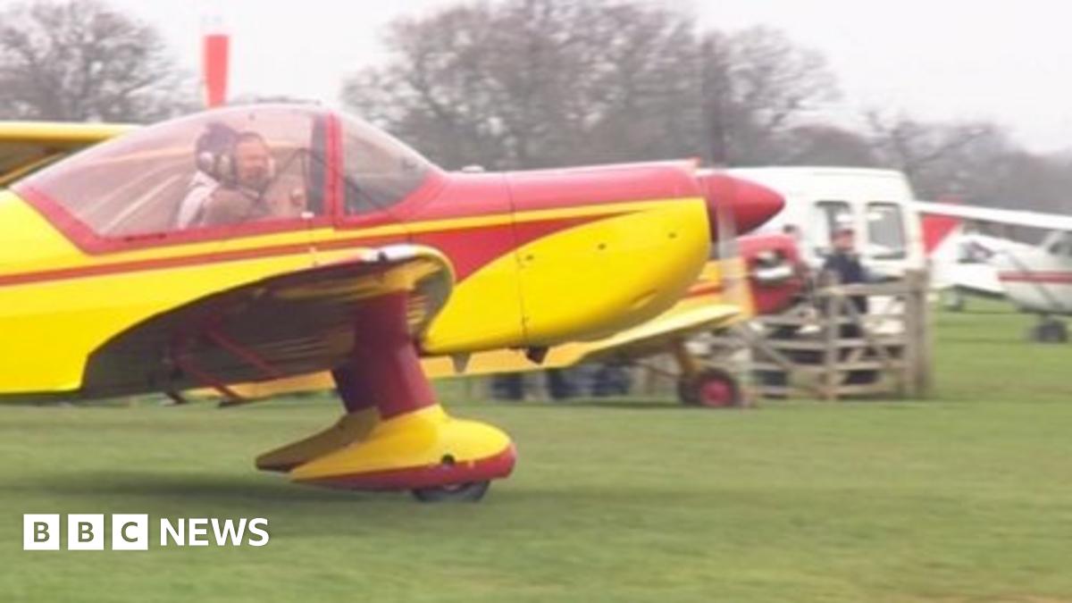 Women pilots celebrate first English Channel flight - BBC News