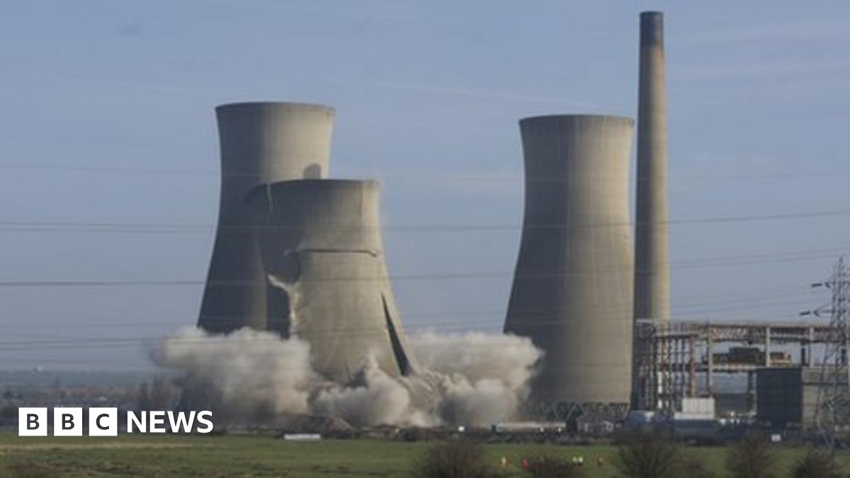 Explosions demolish Richborough cooling towers - BBC News