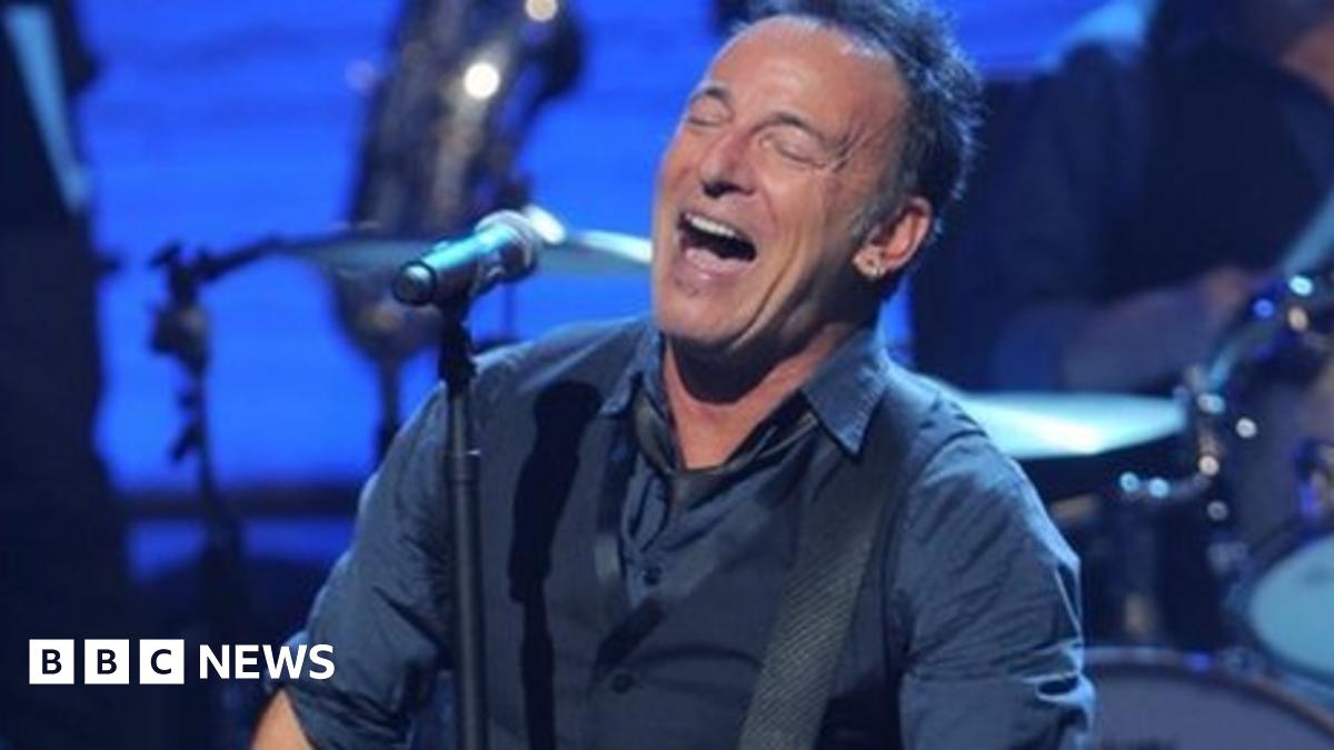 Bruce Springsteen tops UK album chart - BBC News