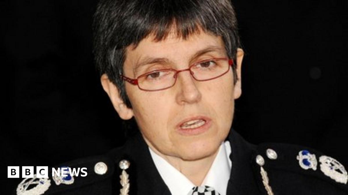 Leveson Inquiry: No culture of police leaks - BBC News