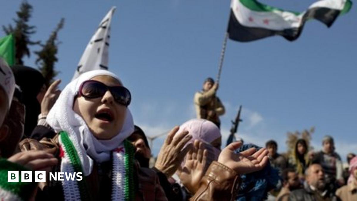 Women play central role in Syria uprising - BBC News