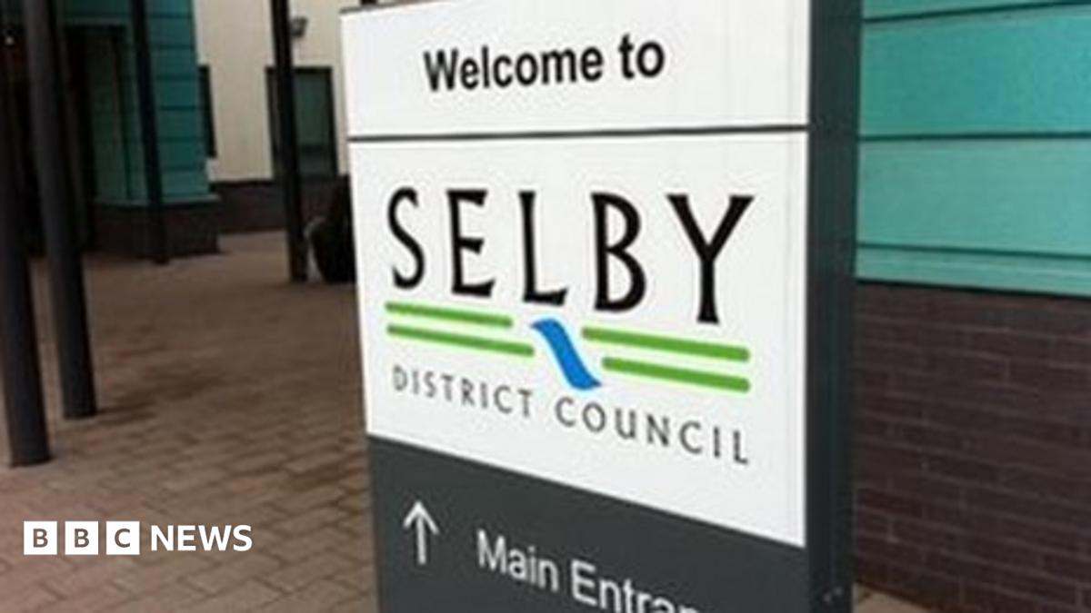 Selby District Council considers cut in councillor numbers - BBC News