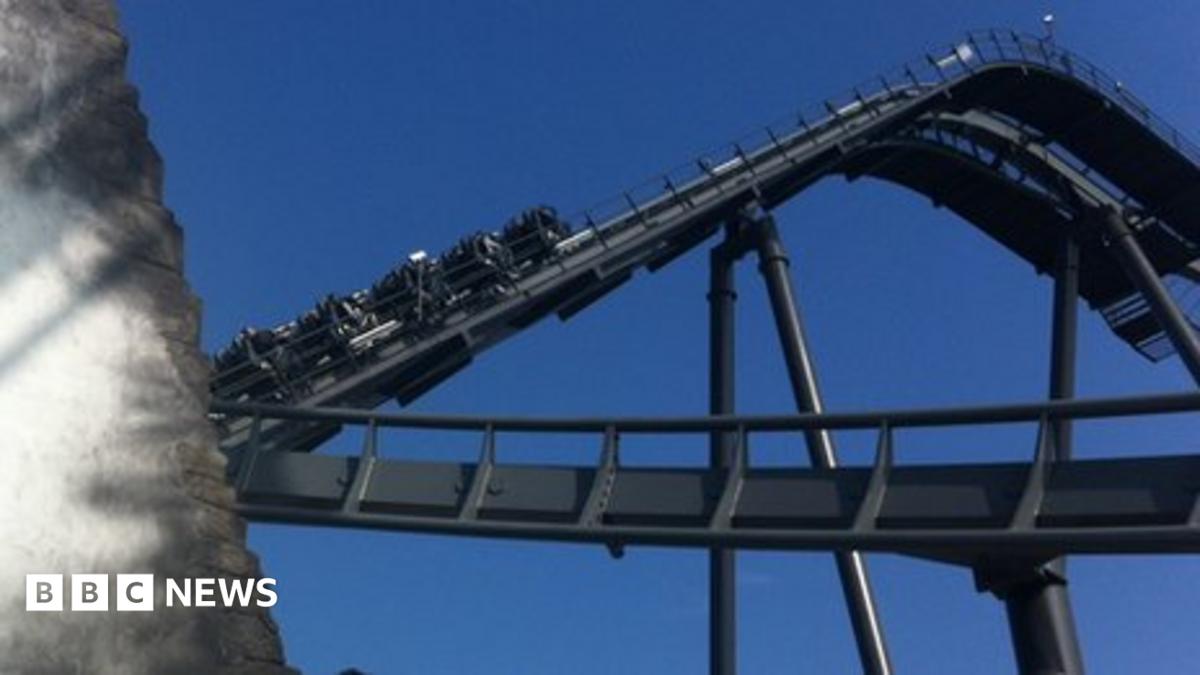 Thorpe Park rollercoaster Swarm stops, leaving people stuck - BBC News