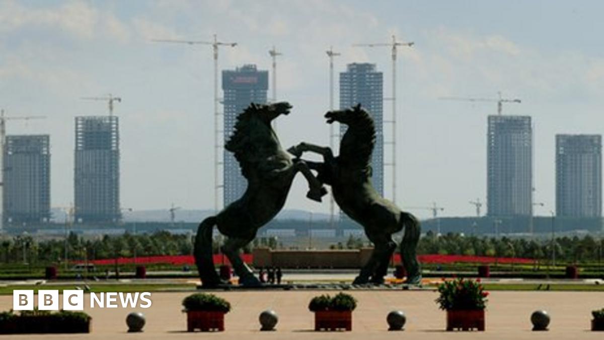 Ordos: The biggest ghost town in China - BBC News