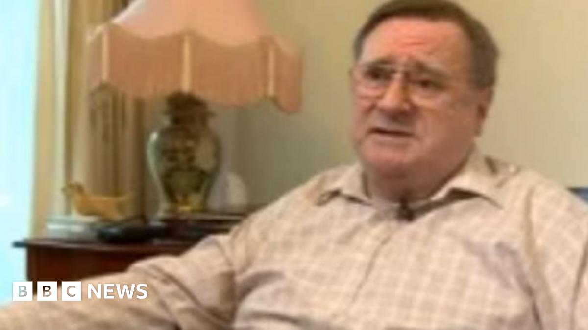 Bideford council prayers objector Clive Bone gets award - BBC News