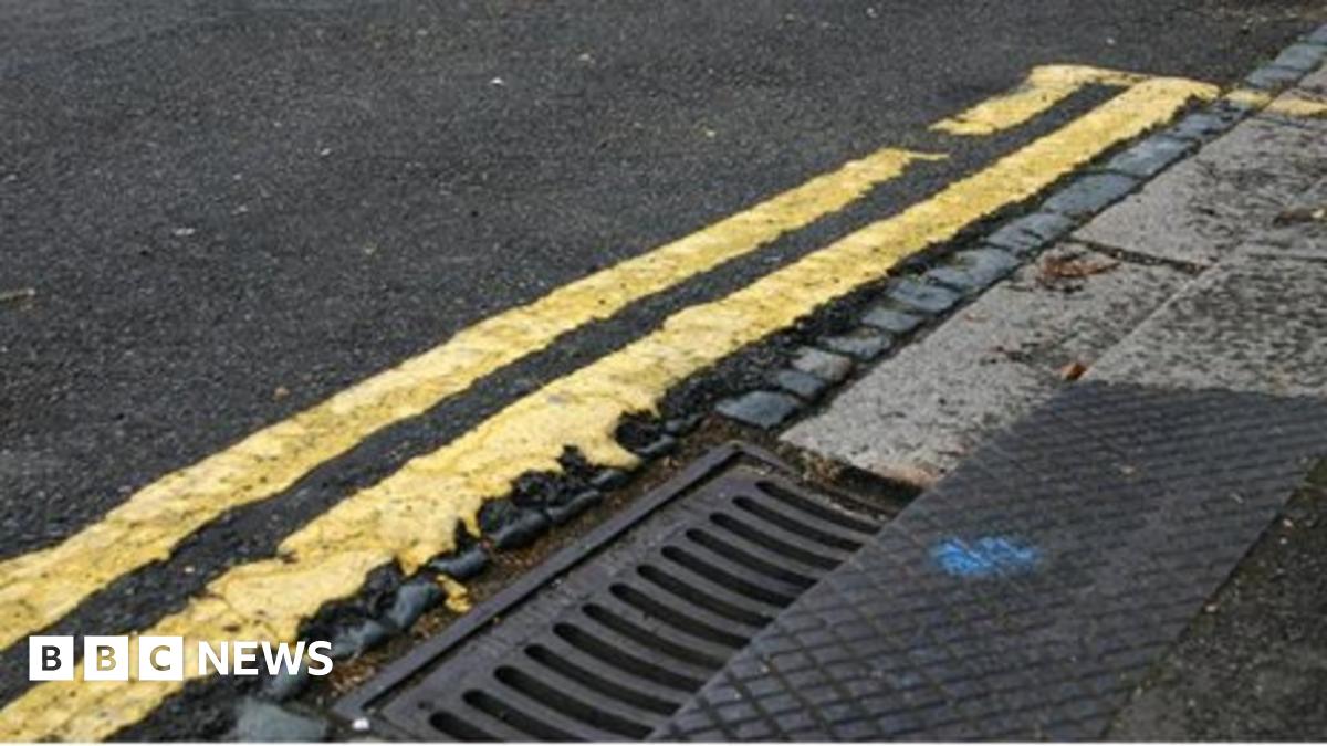 Fake road painters target Derbyshire schools and churches - BBC News
