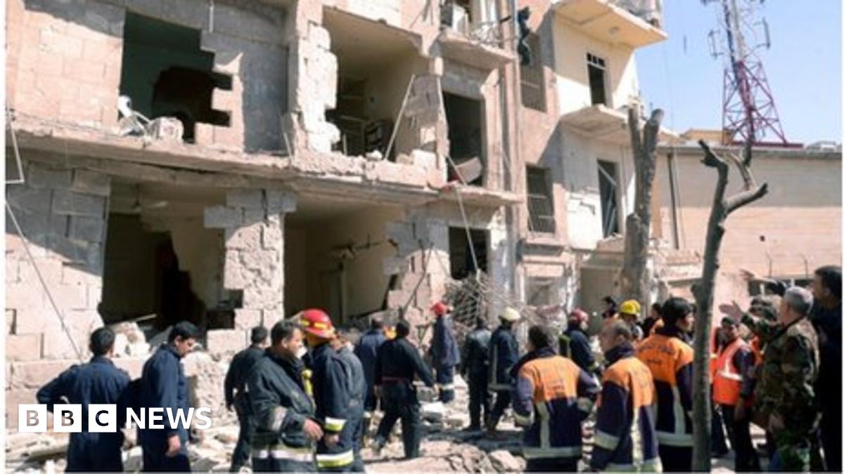 'Deadly car bomb' explodes in Syrian city of Aleppo - BBC News