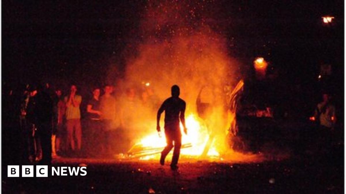 Canada suffers St Patrick's Day riot in London, Ontario - BBC News