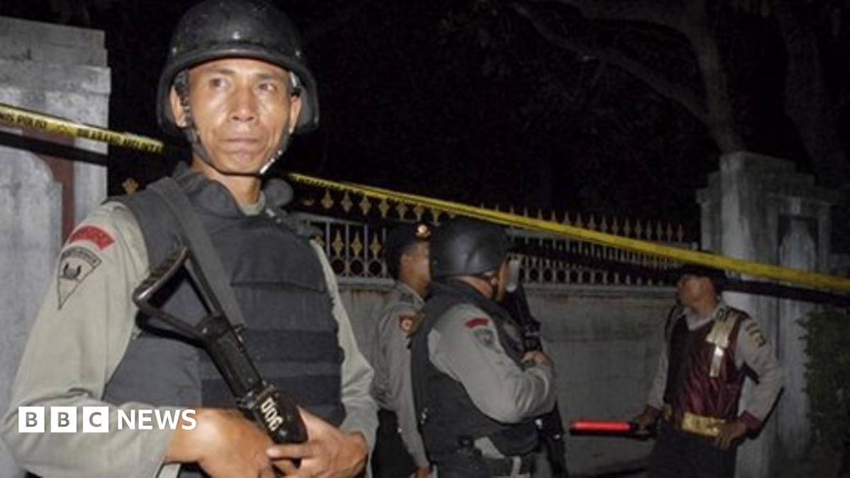 Five suspects killed in Bali anti-terror raids - BBC News
