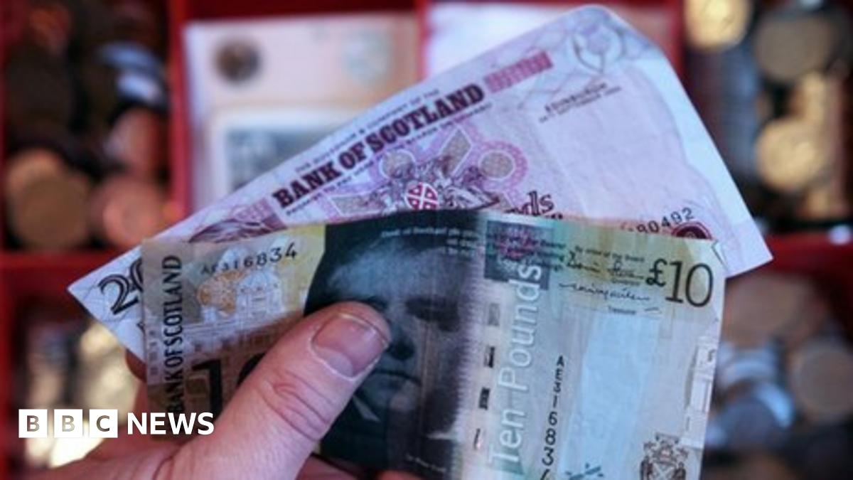 Ian Beaton admits making £30,000 in counterfeit cash - BBC News